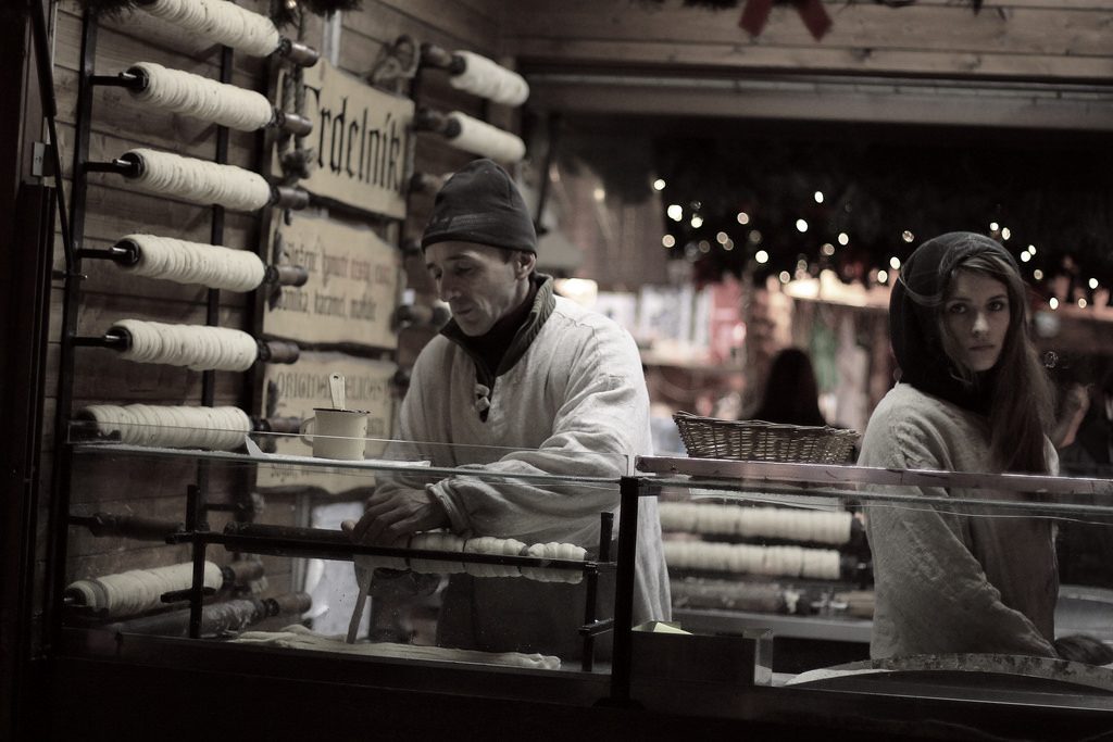 Trdelník or chimney cake, a Prague cake that isn’t Czech at all (but ...
